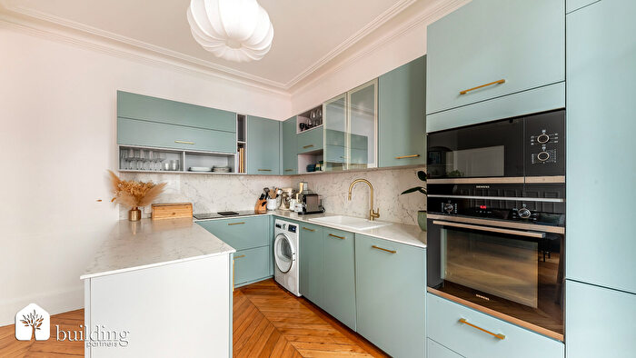 Levallois-Perret, Henri Barbusse : Appartement 4 pièces à vendre