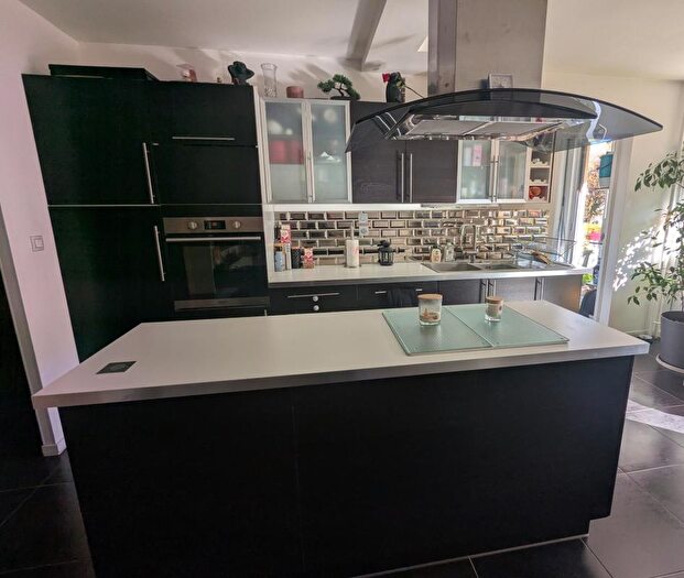 Appartement à vendre - Chambéry, Centre-ville - 4 pièces - 3 chambres