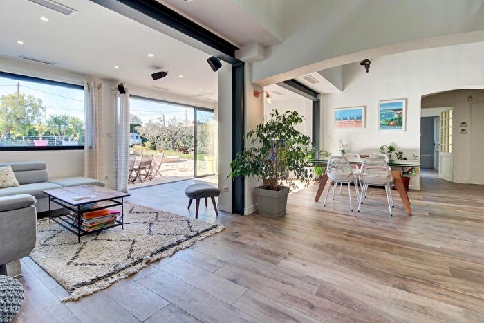 Maison à vendre - Nice, Saint-Isidore - 6 pièces - 4 chambres