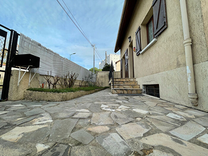 Maisons à vendre et appartements à louer - 1
