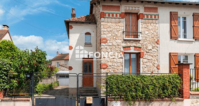 Étampes, Saint-Pierre : Maison 3 pièces à vendre