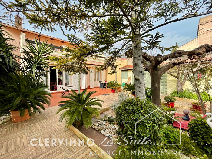 Maison à vendre - Marseille e , La Capelette - 6 pièces - 4 chambres