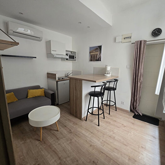 Appartement 2 pièces à louer à Nîmes, Ecusson, Arènes