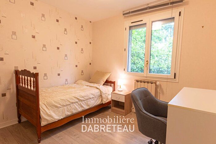 Appartement à louer - Croix Luizet, Villeurbanne - 5 pièces - 3 chambres
