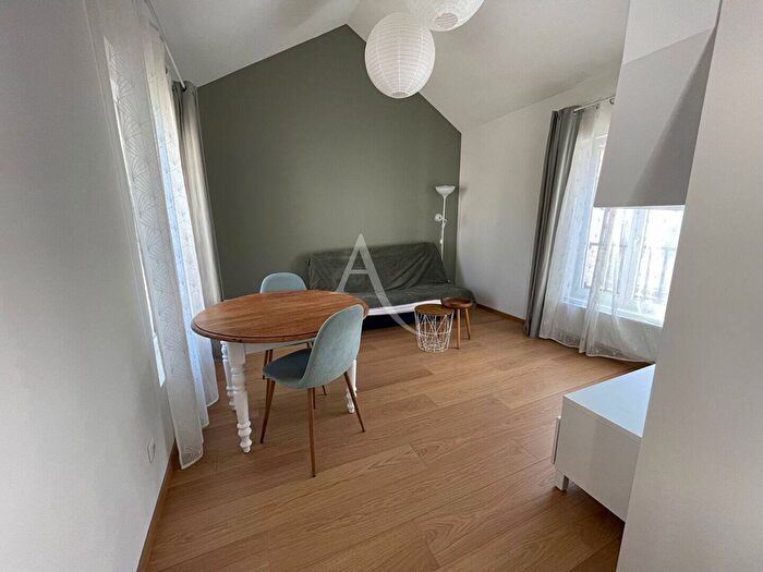 Appartement à louer - Moulon-Vatonne Centre, Gif-sur-Yvette - 3 pièces - 2 chambres