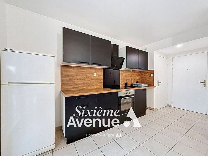 Appartement à louer - Centre, Meyzieu - 2 pièces - 1 chambre