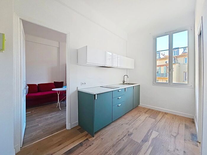 Appartement à vendre - Nice, Le Port - 1 pièce