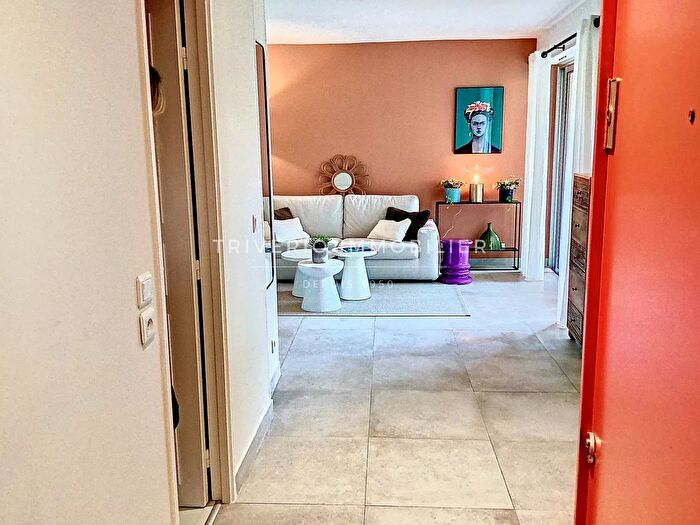 Appartement à louer - Cannes, Petit Juas - 2 pièces - 1 chambre