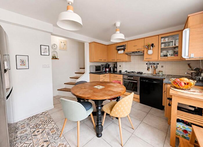 Vaux-sur-Seine : Maison 4 pièces à vendre