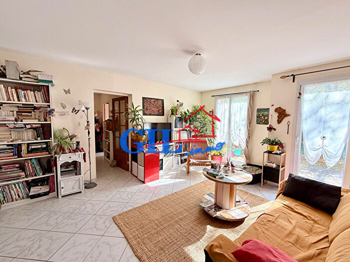 Appartement à vendre - Savigny-le-Temple, Centre-ville - 3 pièces - 2 chambres