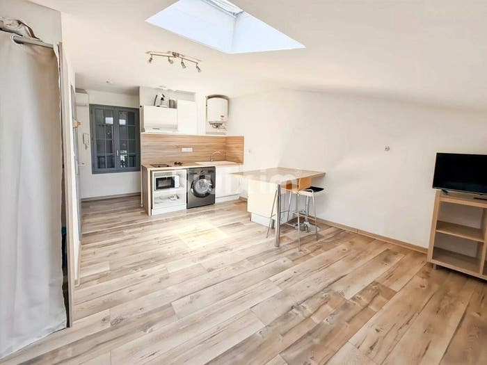Centre Ville, Bourg-Saint-Andéol : Appartement 1 pièce à louer