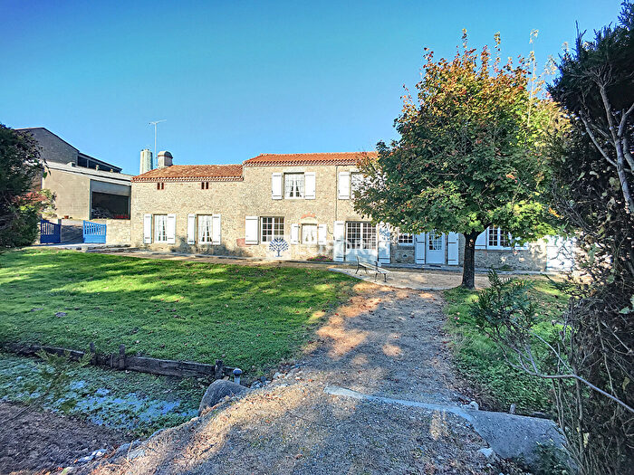 Nueil-les-Aubiers - Maison 5 pièces à vendre