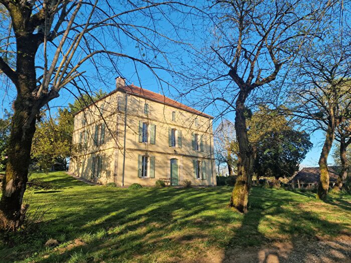 Maison à vendre - Monbahus - 8 pièces - 4 chambres