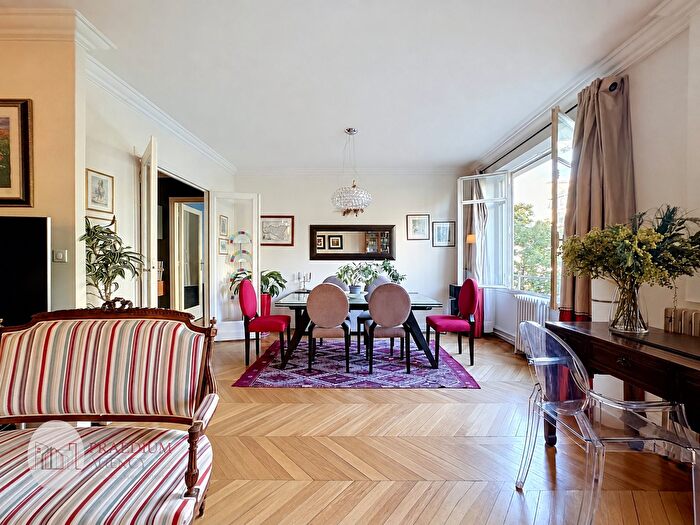 Appartement 6 pièces à vendre à Paris 16ème