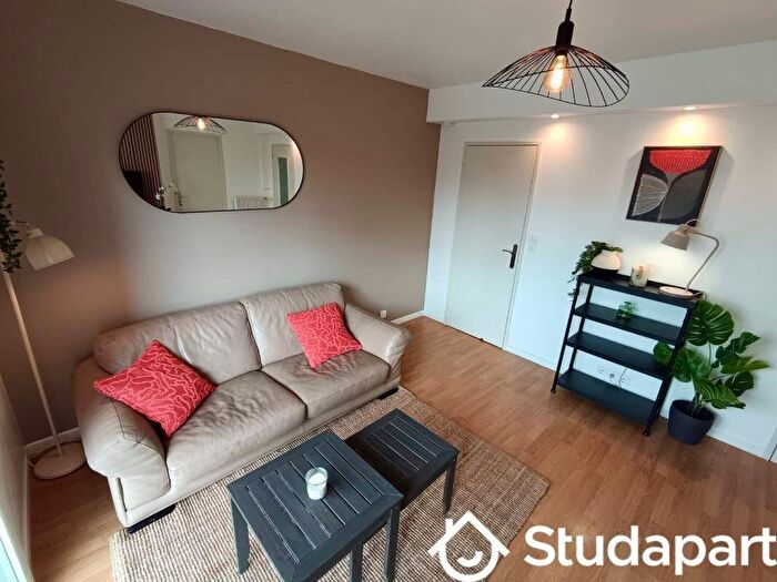 Appartement à louer - Haut Poirier Est, Mulhouse - 1 pièce - 3 chambres