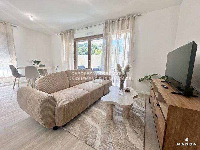 Sainte-Geneviève-des-Bois, Liers, Croix Blanche : Appartement 2 pièces à louer