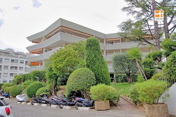Appartement 3 pièces à Nice, Caucade, à vendre