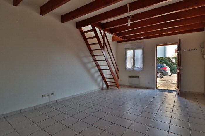 Appartement 2 pièces à Saint-Julien-les-Villas, à louer