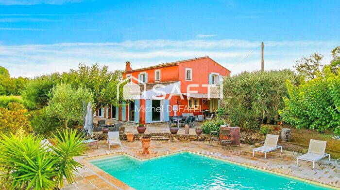 Maison à vendre - Bagnols-en-Forêt - 6 pièces - 4 chambres