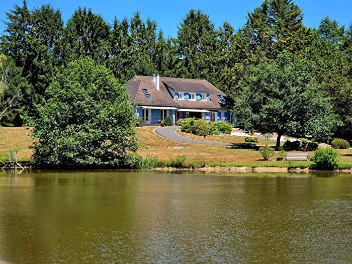 Coussac-Bonneval : Maison 8 pièces à vendre