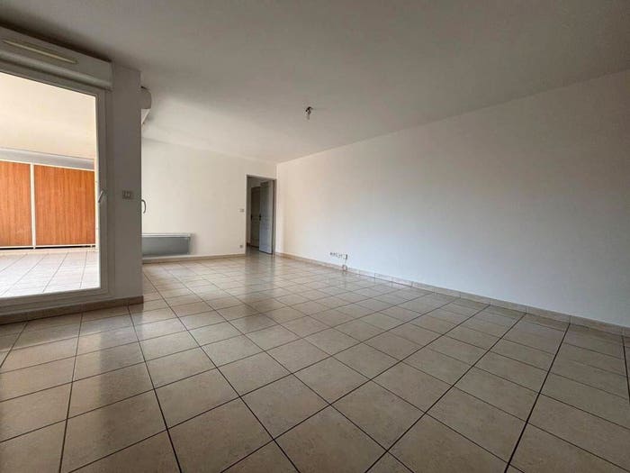 La Pionne-Zone d'Echange, Avignon - Appartement 4 pièces à louer