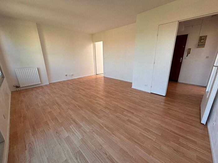 Appartement à louer - Guyancourt - 2 pièces - 1 chambre