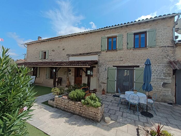 Néré - Maison 8 pièces à vendre