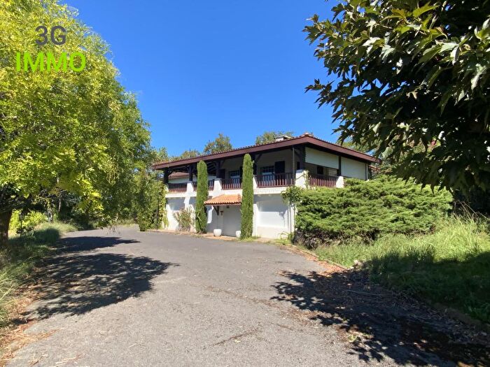 Maison 10 pièces à La Bastide-Clairence, à vendre