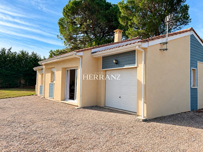 Maison 4 pièces à Les Peintures, à vendre