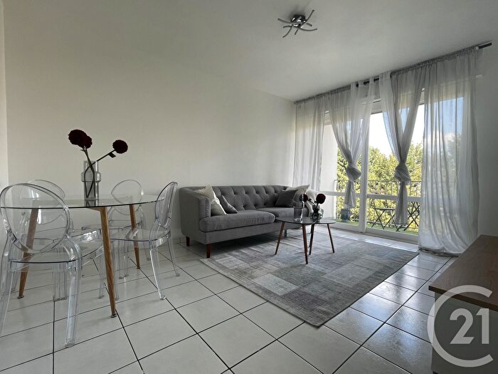 Appartement 3 pièces à louer à Évry, Le Mousseau