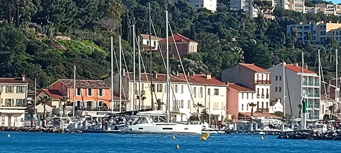 Maison à vendre - Saint-Mandrier-sur-Mer - 6 pièces - 4 chambres