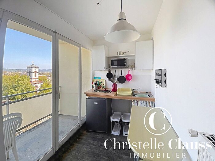 Centre Sud Est, Saint-Louis : Appartement 1 pièce à louer