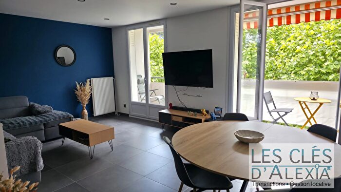 Appartement 3 pièces à Décines-Charpieu, Charpieu, à louer