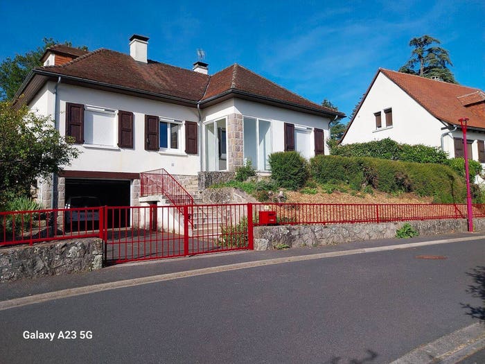 Maison 5 pièces à louer à Arpajon-sur-Cère
