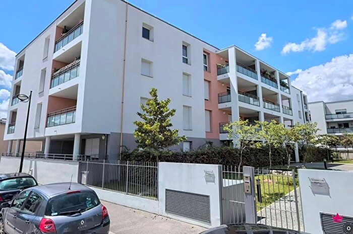 Appartement à louer - Centre, Meyzieu - 3 pièces - 2 chambres