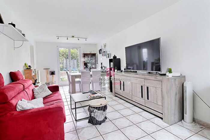 Maison à vendre - Sainte-Geneviève-des-Bois, Liers, Croix Blanche - 4 pièces - 3 chambres