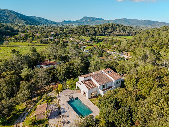 Maison à vendre - Méounes-lès-Montrieux - 9 pièces - 6 chambres