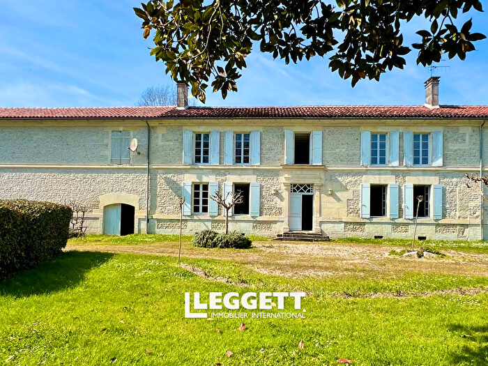 Maison à vendre - Saint-Martial-sur-Né - 10 pièces - 7 chambres