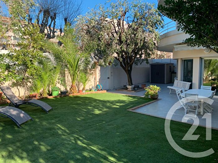 Appartement à louer - Cannes, Pointe Croisette - 4 pièces - 3 chambres