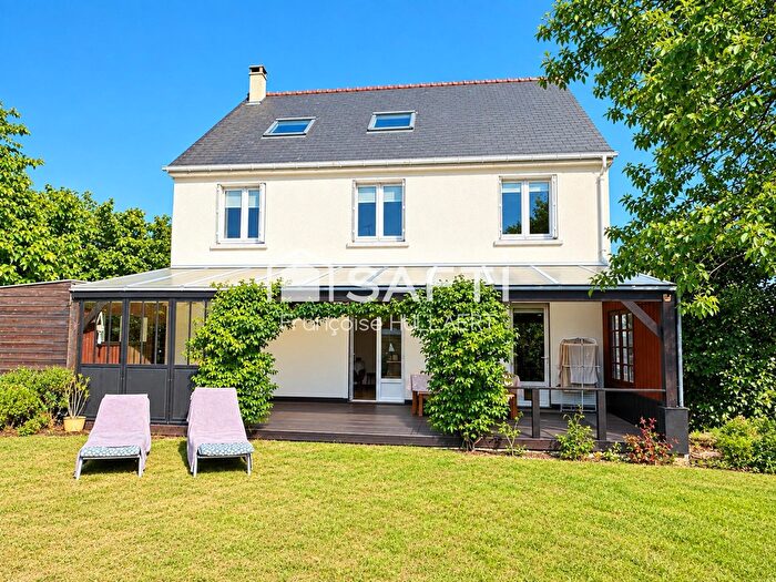 Maison 7 pièces à vendre à Theix