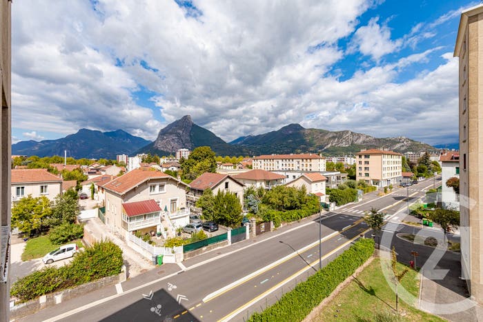 Fontaine, Centre-ville, Mairie : Appartement 3 pièces à vendre