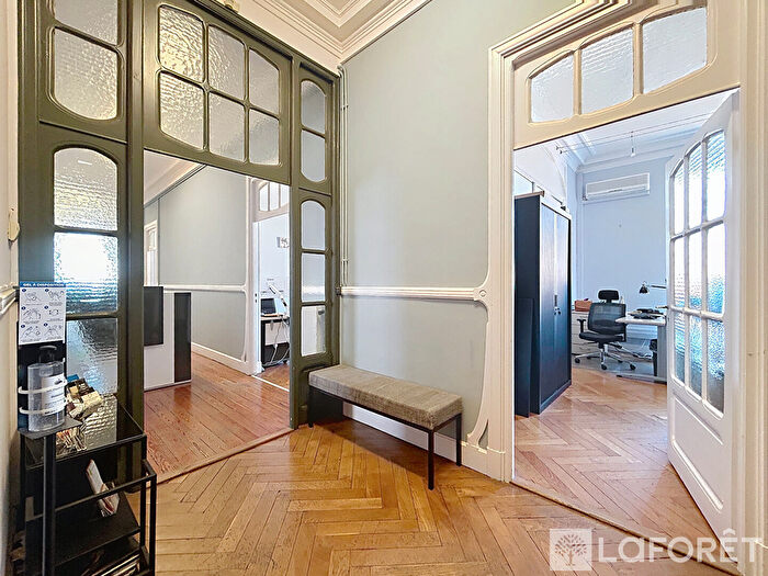 Appartement à louer - Menton, Hôtel de Ville, Vieille Ville, Musée, Madone, Carnolès - 5 pièces - 5 chambres