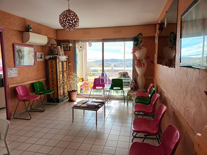 Appartement à vendre - Bormes-les-Mimosas, Centre-ville, Le Pin - 3 pièces - 2 chambres