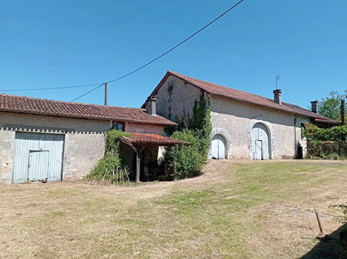 Maison à vendre - Verteillac - 5 pièces - 3 chambres