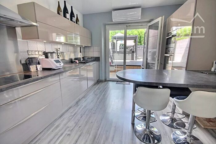 Maison à vendre - La Rochette - 7 pièces - 4 chambres