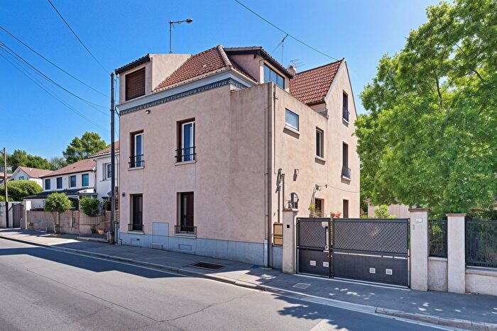 Maison à vendre - Neuilly-Plaisance, Bel Air, Clémenceau, Carnot - 7 pièces - 5 chambres