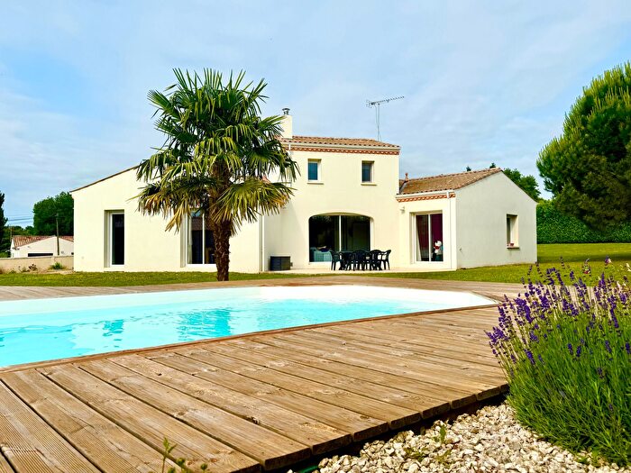 Maison à vendre - Saint-Simon-de-Bordes - 6 pièces - 5 chambres