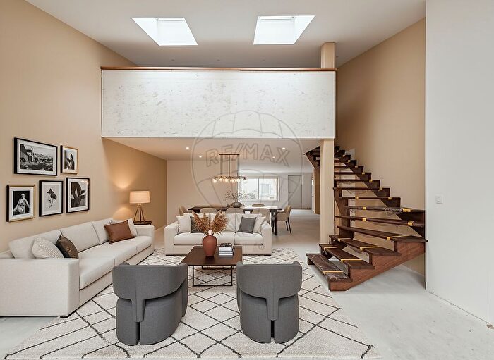 Maison à vendre - Saint-Étienne-de-Mer-Morte - 5 pièces - 4 chambres