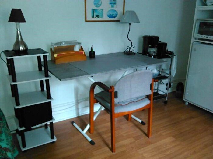 Appartement à louer - Rue du Tir-Mont Châlat-Saint Hubert, Chelles - 1 pièce