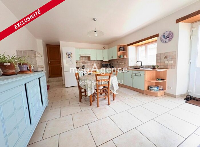 Saint-Lô, Est : Maison 8 pièces à vendre